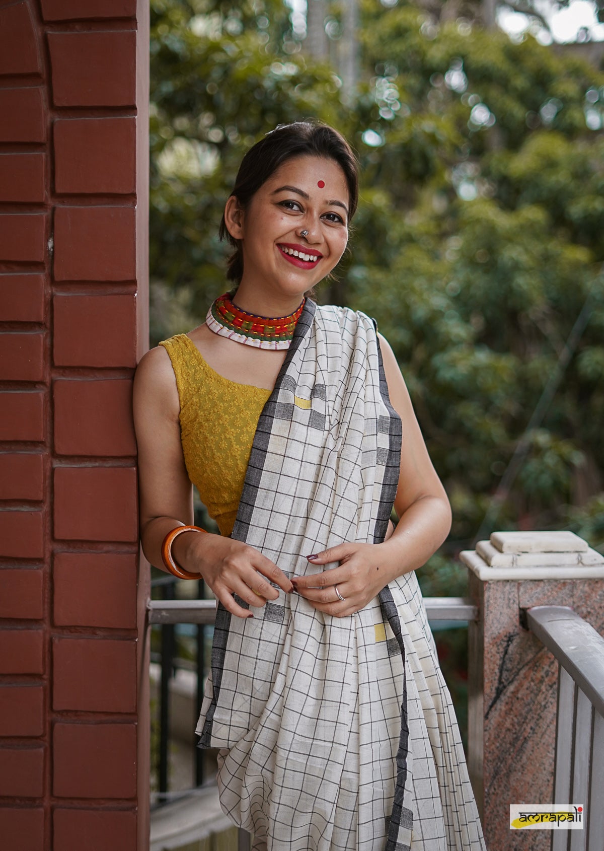 Checkered Handloom Cotton with Jamdani Motifs – Amrapali Boutique