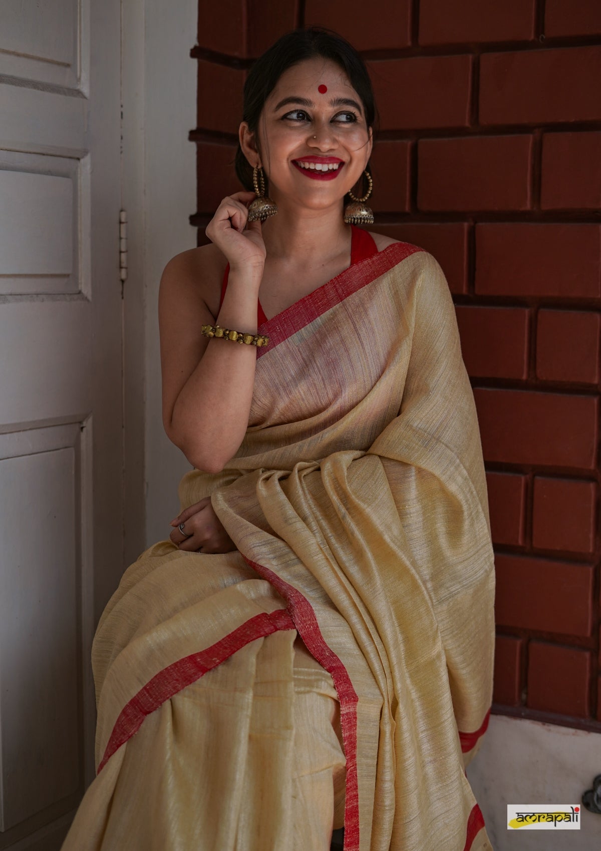 Handwoven Pure Matka with Woven Gold Sequins – Amrapali Boutique