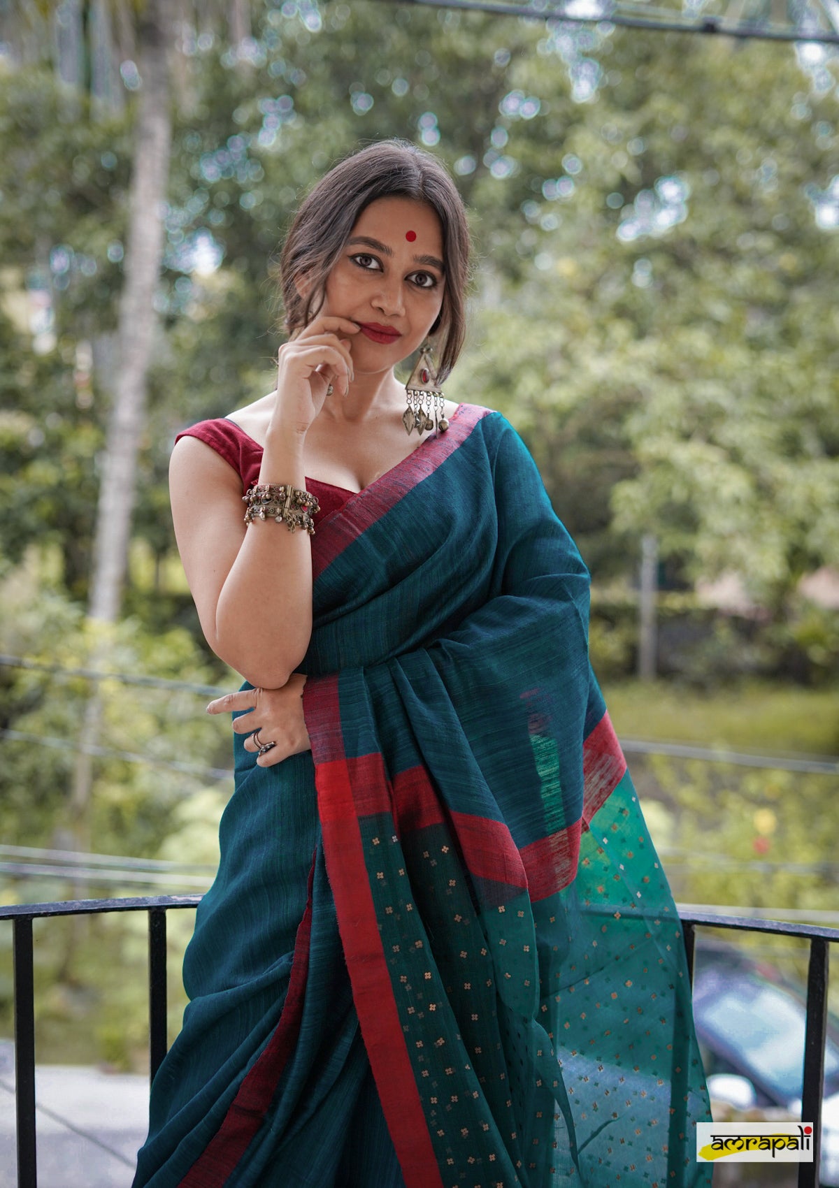 Handwoven Pure Matka with Woven Gold Sequins – Amrapali Boutique