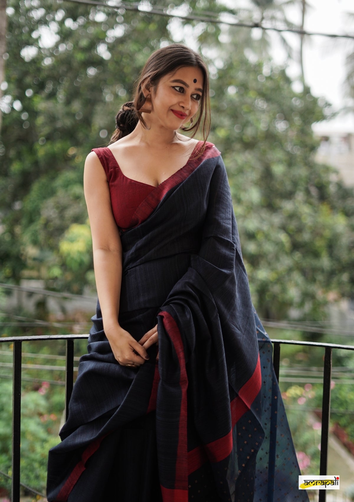 Handwoven Pure Matka with Woven Gold Sequins – Amrapali Boutique