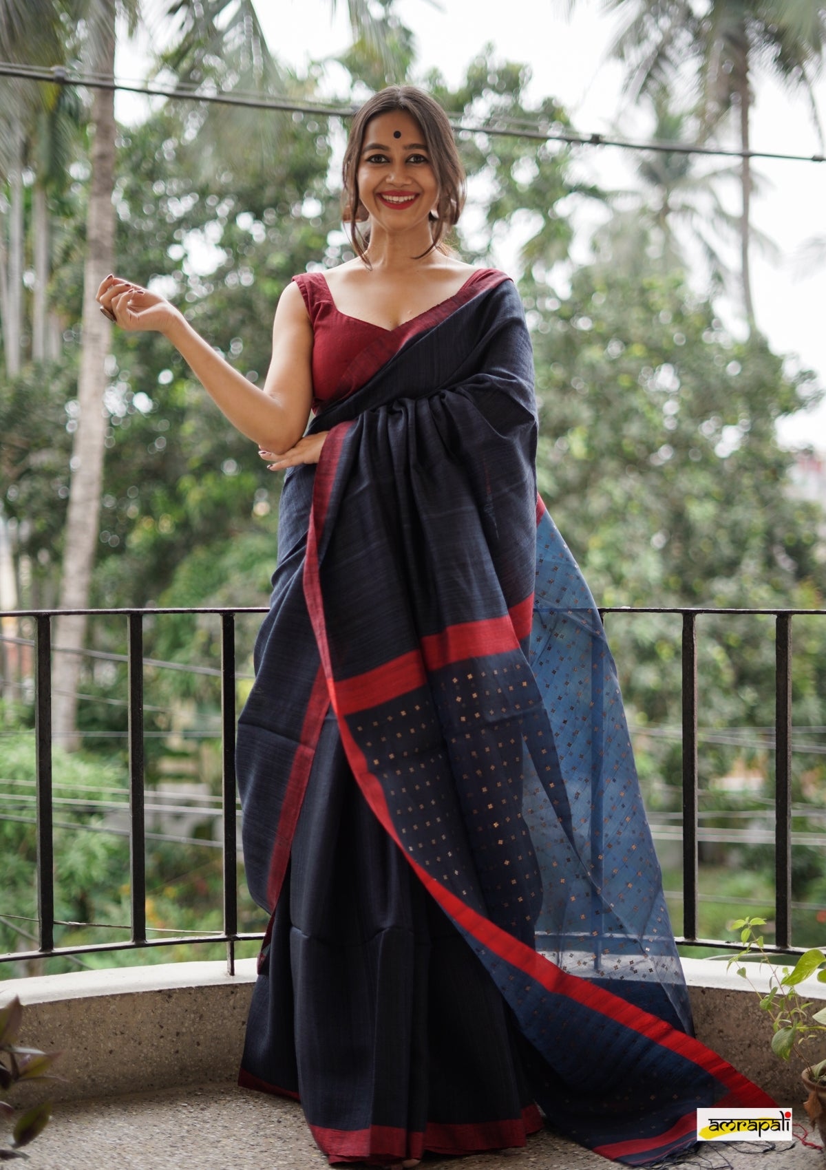 Handwoven Pure Matka with Woven Gold Sequins – Amrapali Boutique