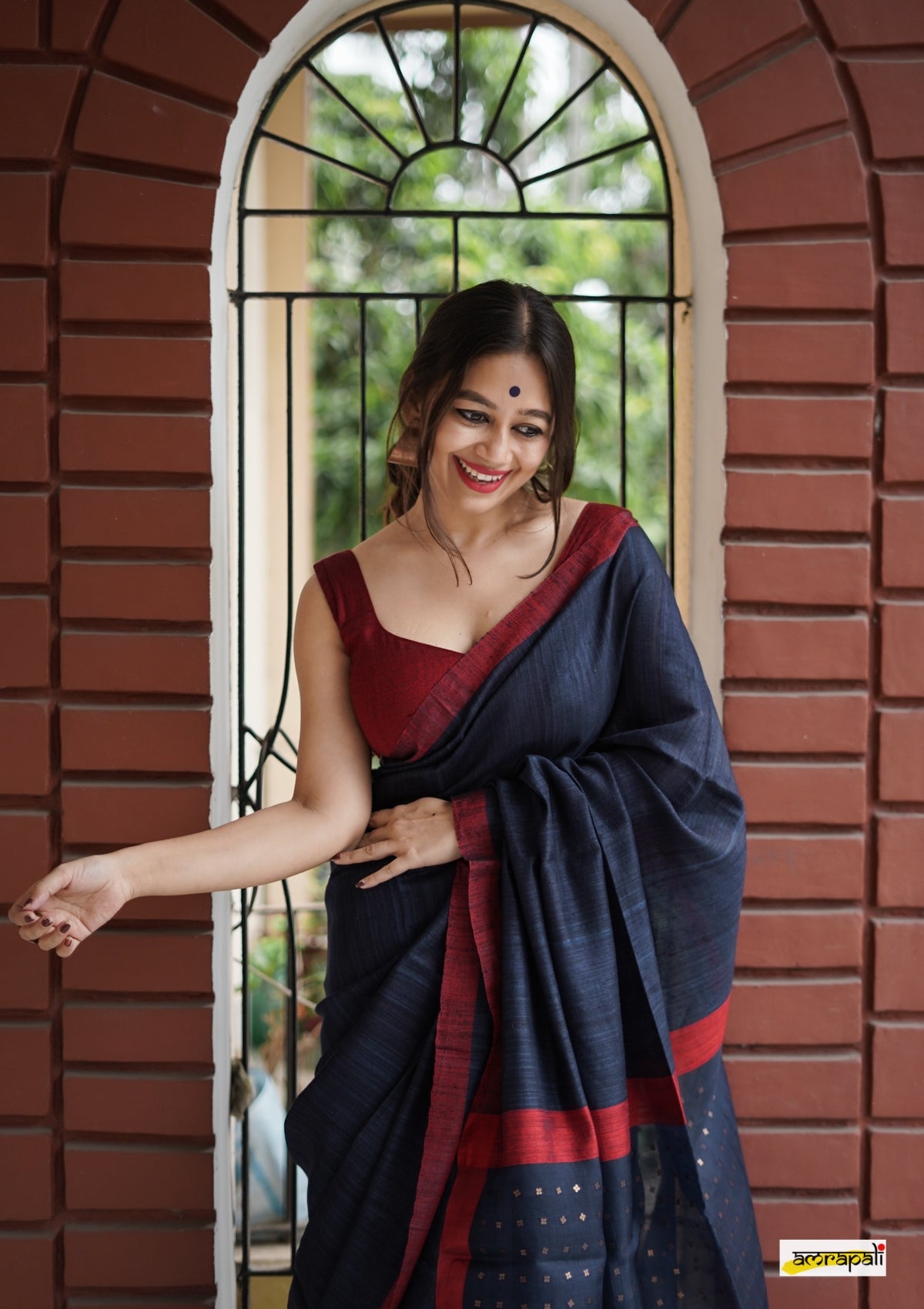 Handwoven Pure Matka with Woven Gold Sequins – Amrapali Boutique